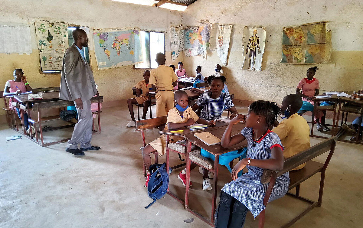 Ausgezeichnete Schule in Guinea | Plan Post Magazin